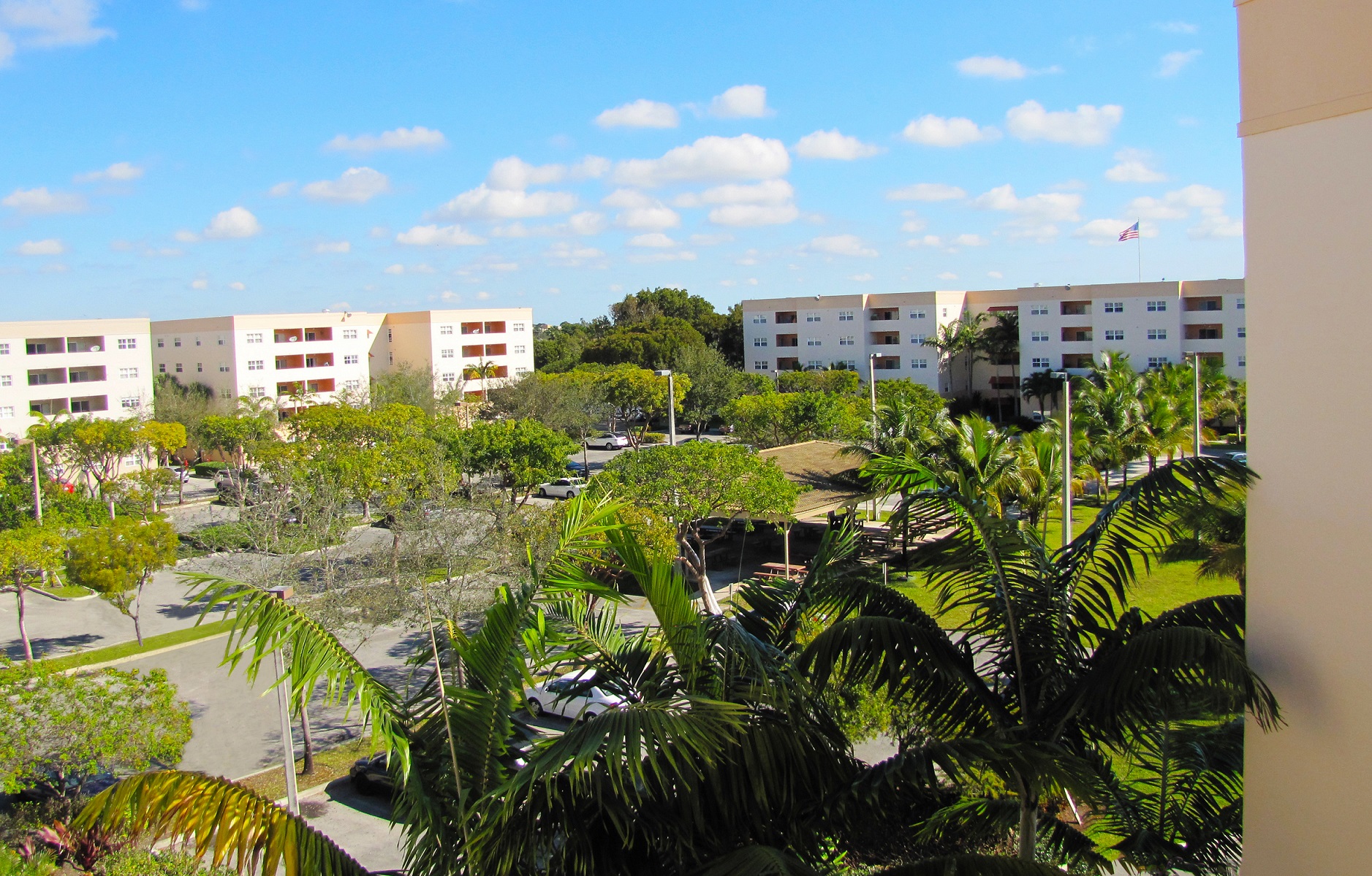 Royal American - Properties - Lakeside Towers Miami Fl